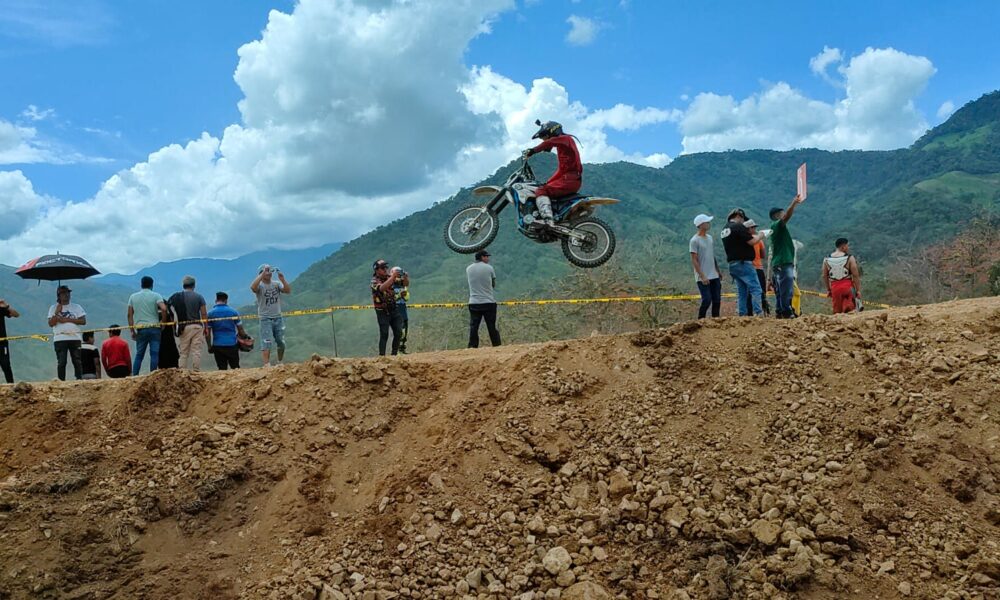 Con éxito se desarrolló la primera carrera de motocross en la pista ...