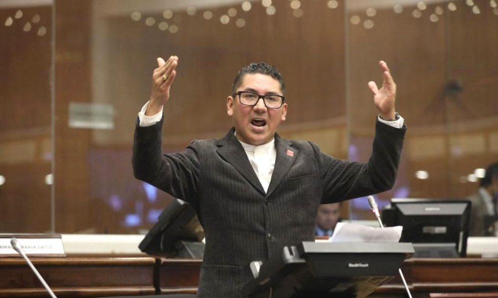 Diego Fernando Esparza Aguirre: Un profesional forjado en la humildad y la lucha social – Diario